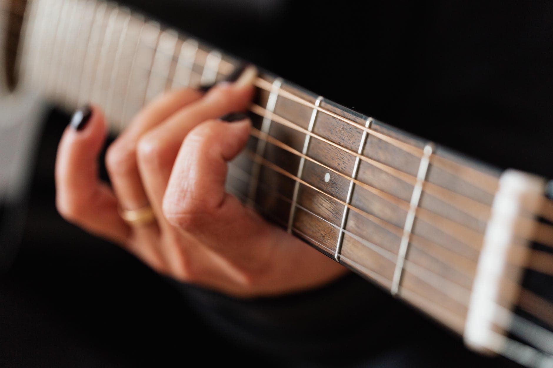 Troubleshooting Guitar Chord Tuning: Common Causes and Practical Solutions